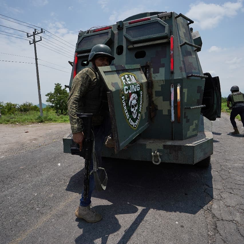 El Cártel Jalisco Nueva Generación exhibe «narcotanques» y drones ...