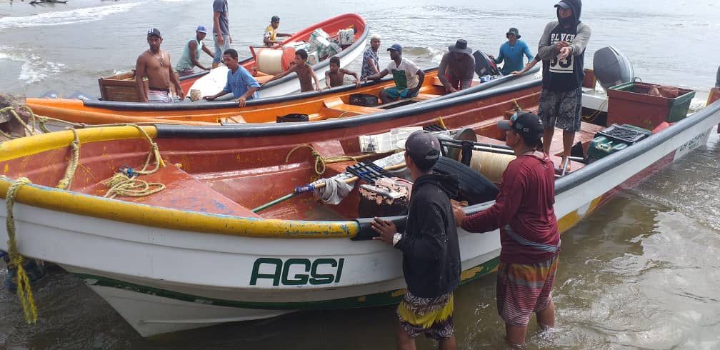 Pescadores iniciaron búsqueda de embarcación perdida en Choroní - Qué Pasa