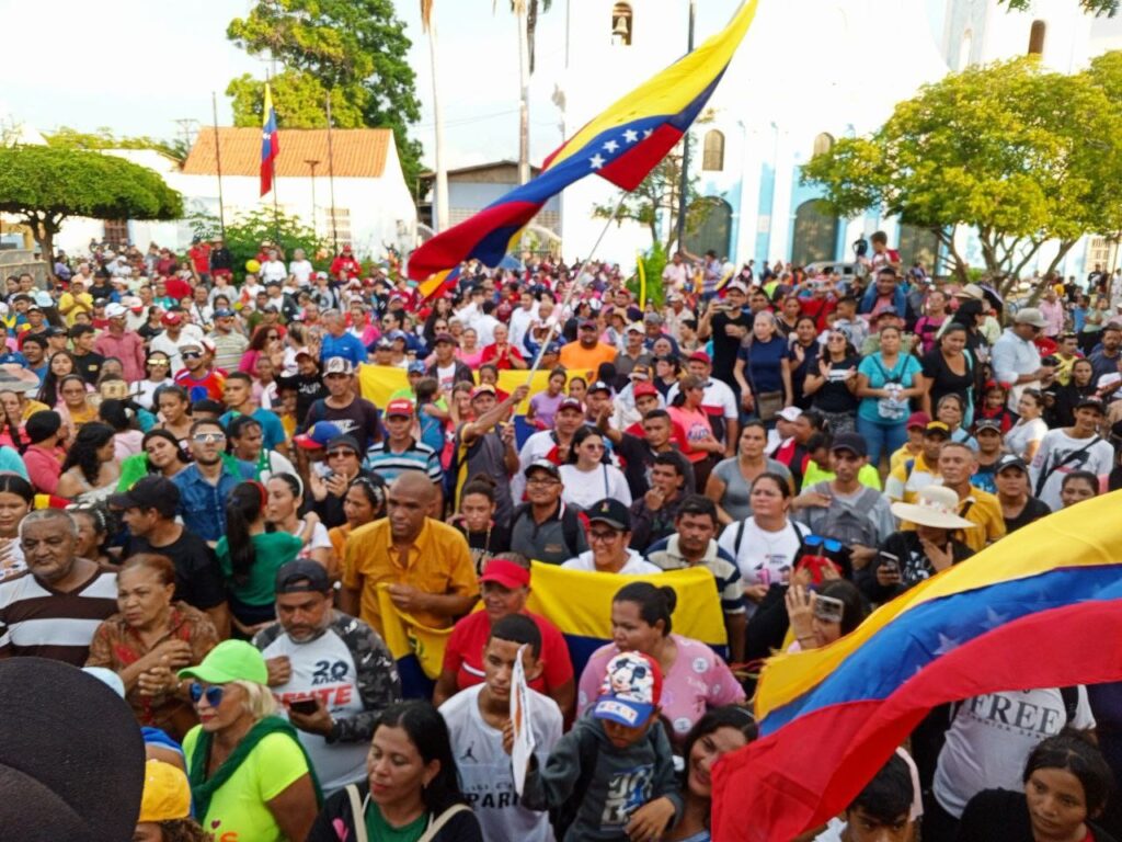 Con una gran marcha inició la campaña «Venezuela Toda» en defensa del ...
