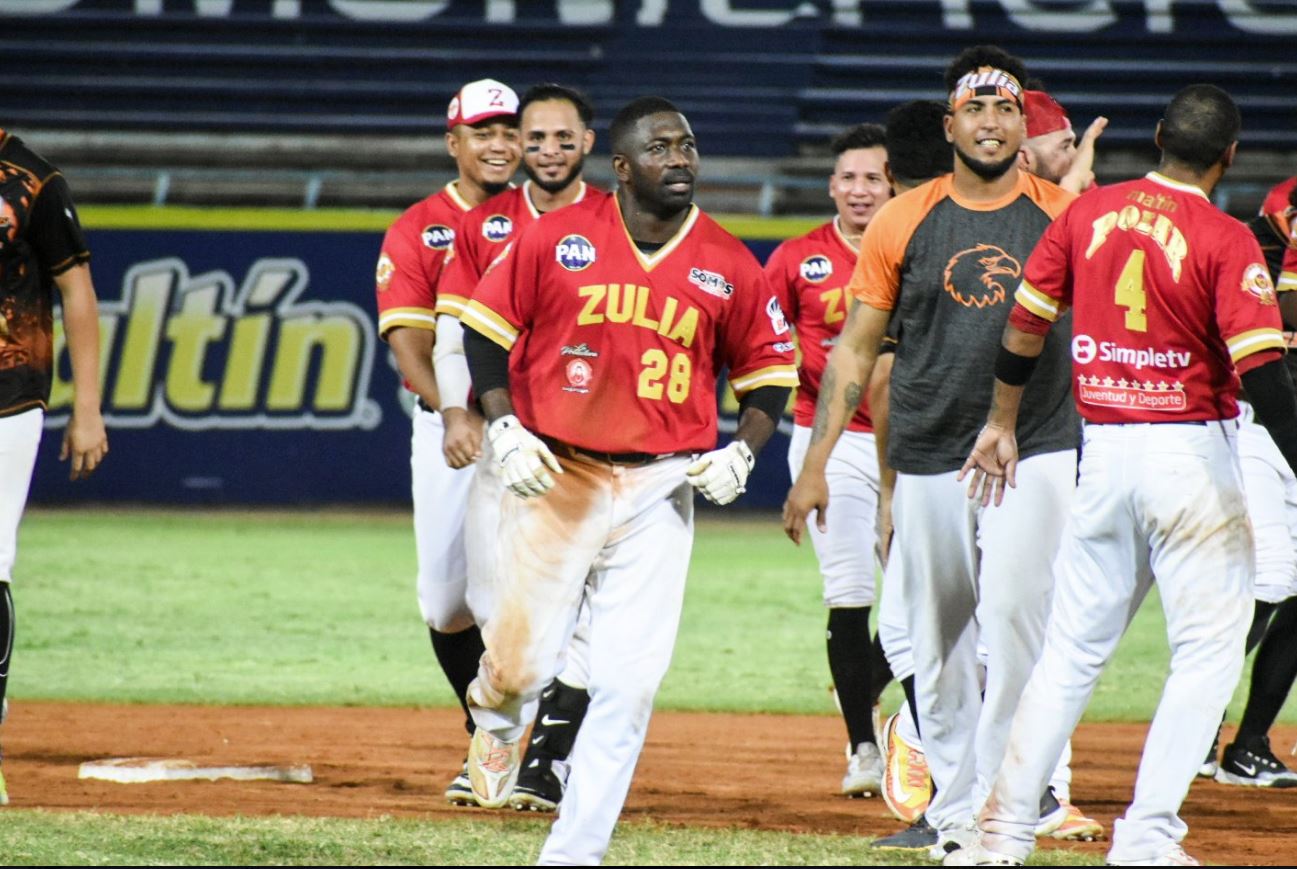 Águilas dejó en el terreno a Tiburones para cortarle su racha - Qué Pasa