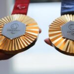 Medallas de los Juegos Olímpicos París 2024 llevarán un fragmento de la Torre Eiffel - Qué Pasa