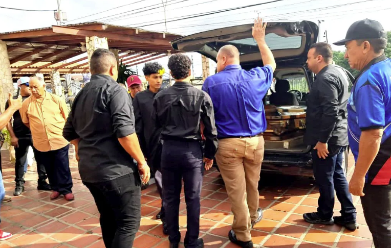 Así fue la emotiva despedida de don Tito Delgado en Cabimas - Qué Pasa