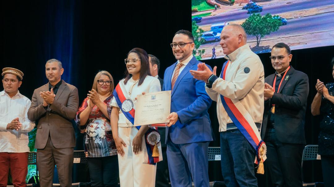 El hospital Madre Rafols recibió la Orden Ciudad de Maracaibo por parte ...