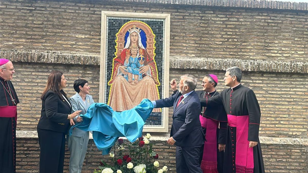 Mural de la Virgen de Coromoto fue inaugurado en los Jardines del ...