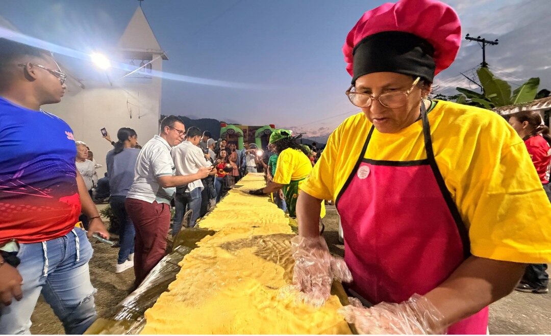 Trujillanos rompen récord con una hallaca de 33 metros - Qué Pasa