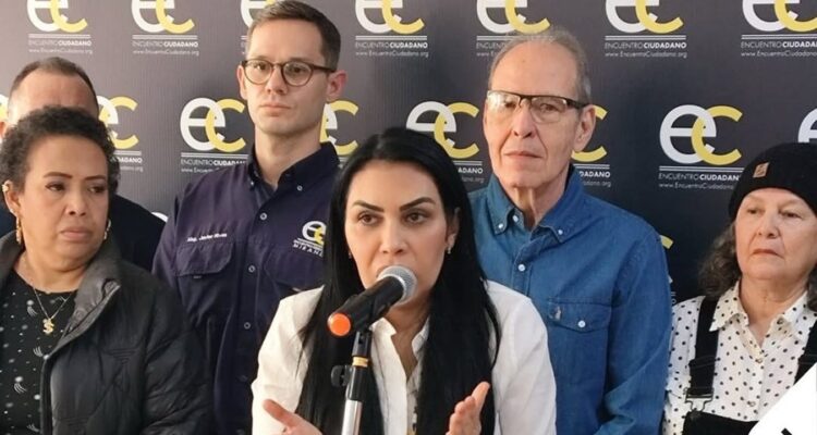 Tras 17 meses en resguardo reapareció Delsa Solórzano - Qué Pasa